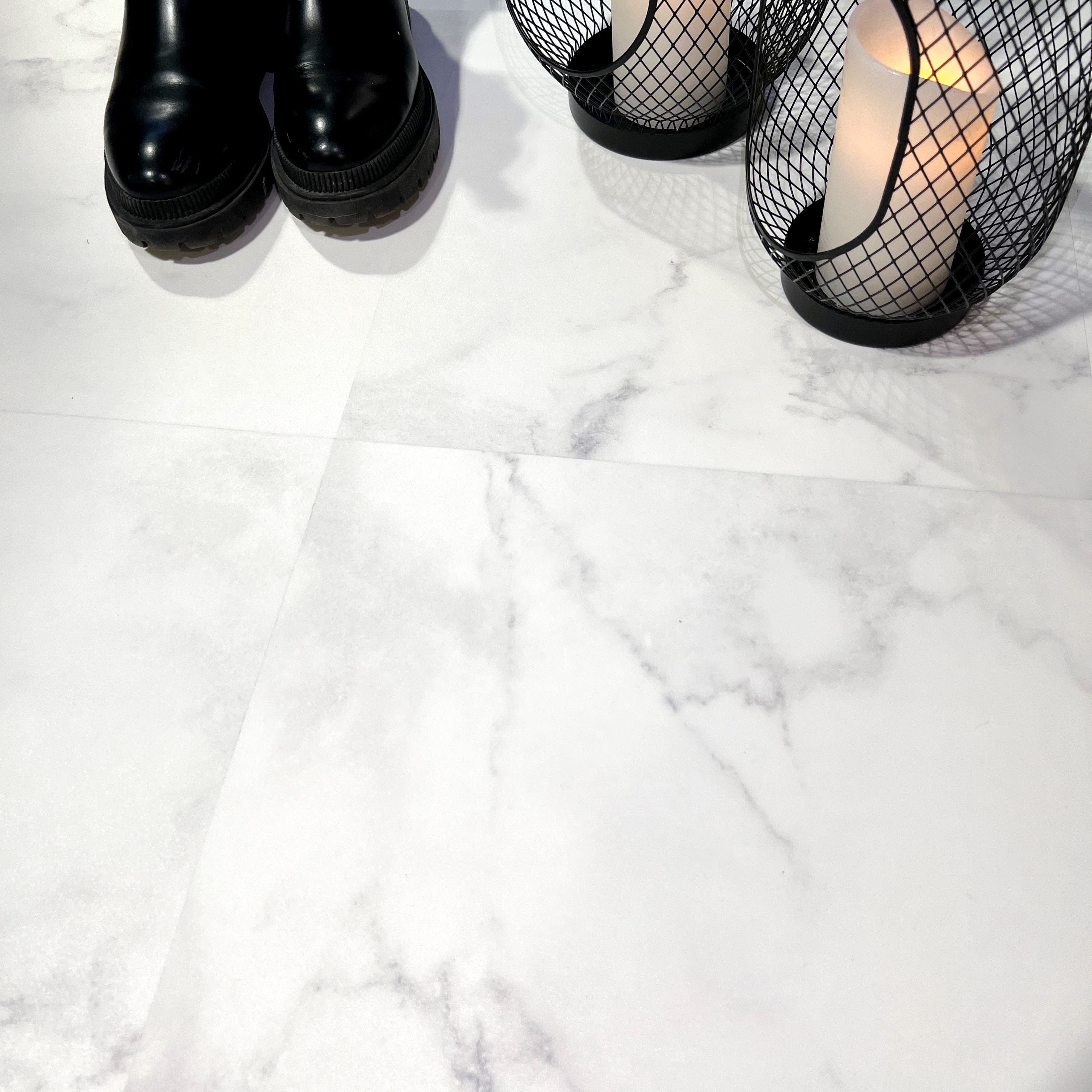 Athena hvit marmor selvklebende fliser - Lindas Dekor